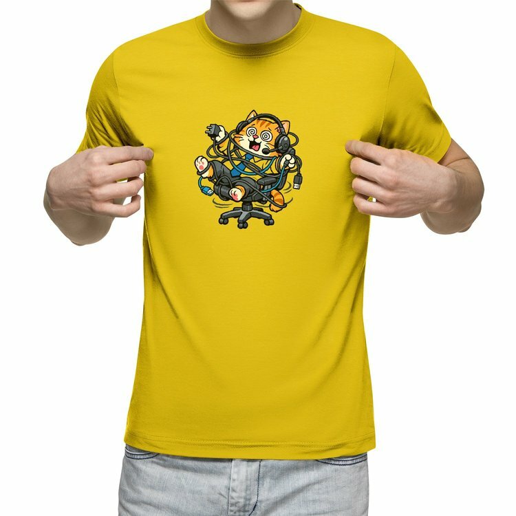 Мужская футболка «Кот в офисном кресле запутался в проводах» (желтый, 2XL)