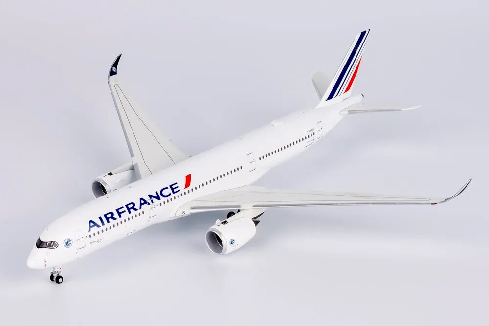Сборная модель NG Models 39089 Air France A350-900 1/400 Металлическая модель авиалайнера_L - масштабная модель самолета — фото 1