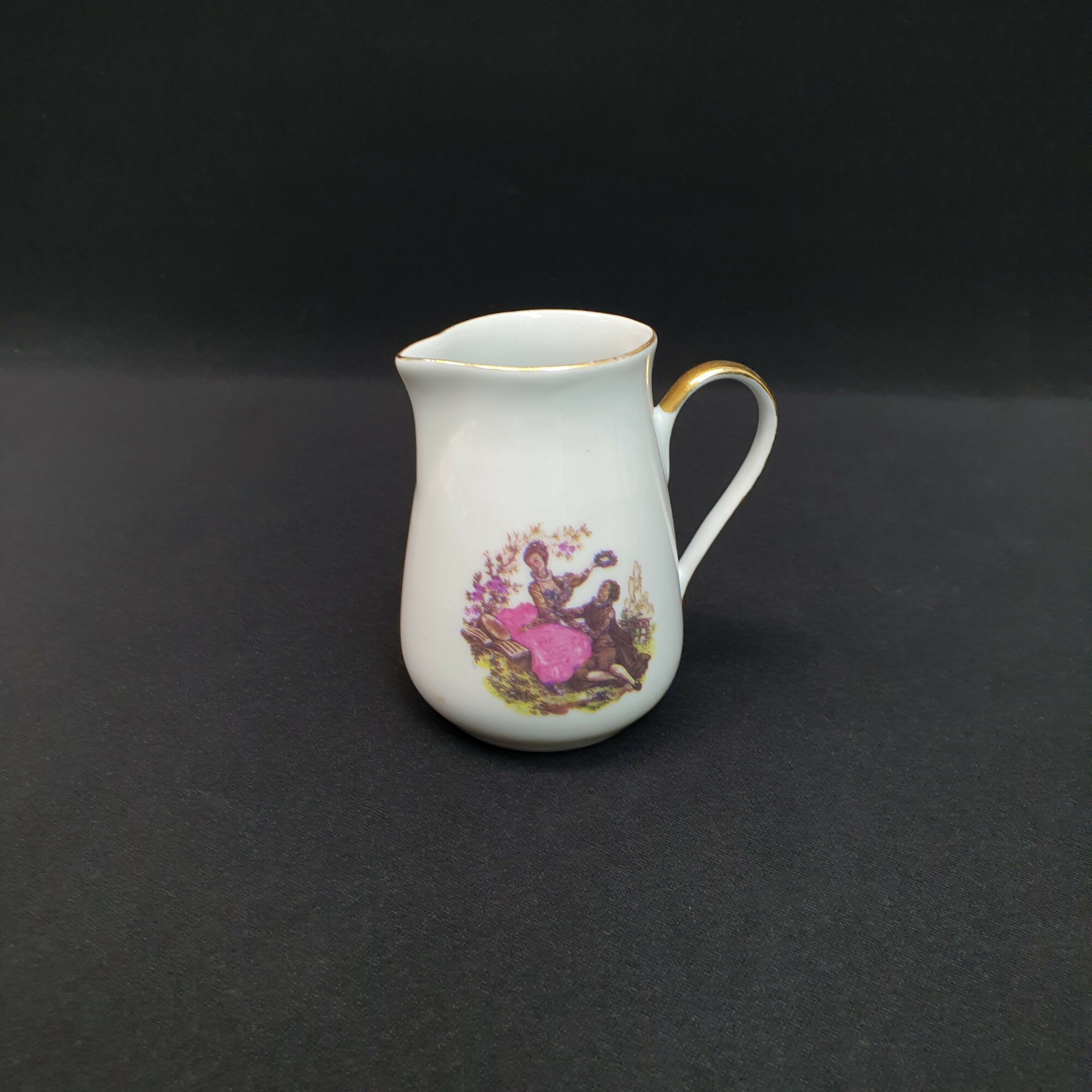 Винтажный сливочник Ереванский з-д, фарфор золочение деколь 170 мл, СССР