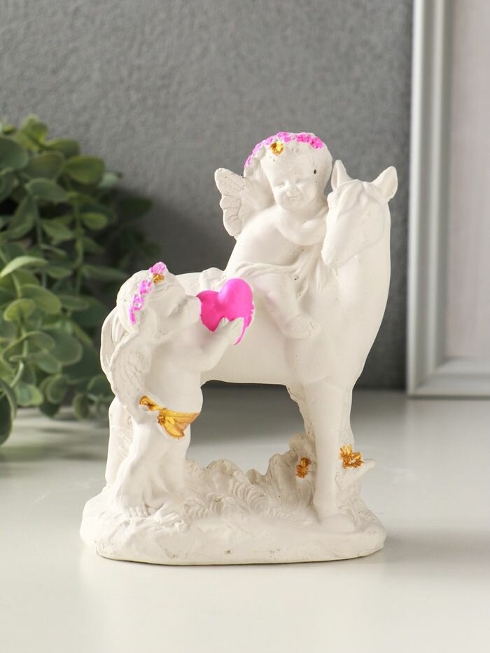 Фигурка гипс Ангелочки на коне , 13 10 7 см, белый с росписью