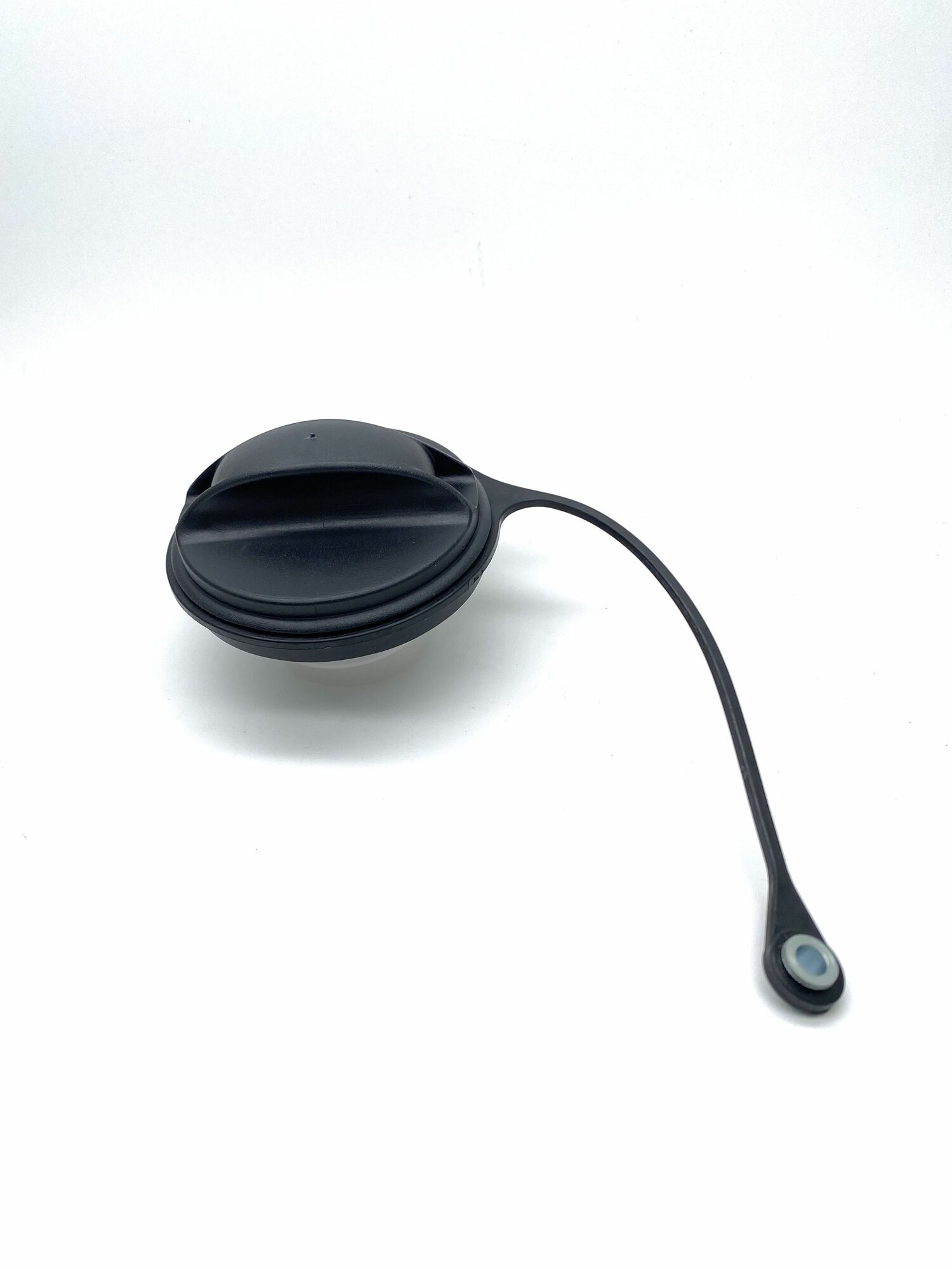 Крышка (пробка) бензобака Лада Приора, Калина, Гранта, Шеви Нива, 2108-2115, 2110-2112 с клапаном и поводком.