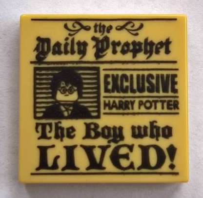 Деталь Lego 3068bpb1156 Tile 2 x 2 with Groove with Newspaper, 'the Daily Prophet', 'EXCLUSIVE HARRY POTTER', 'The Boy who LIVED!', and Image of Boy with Glasses Pattern