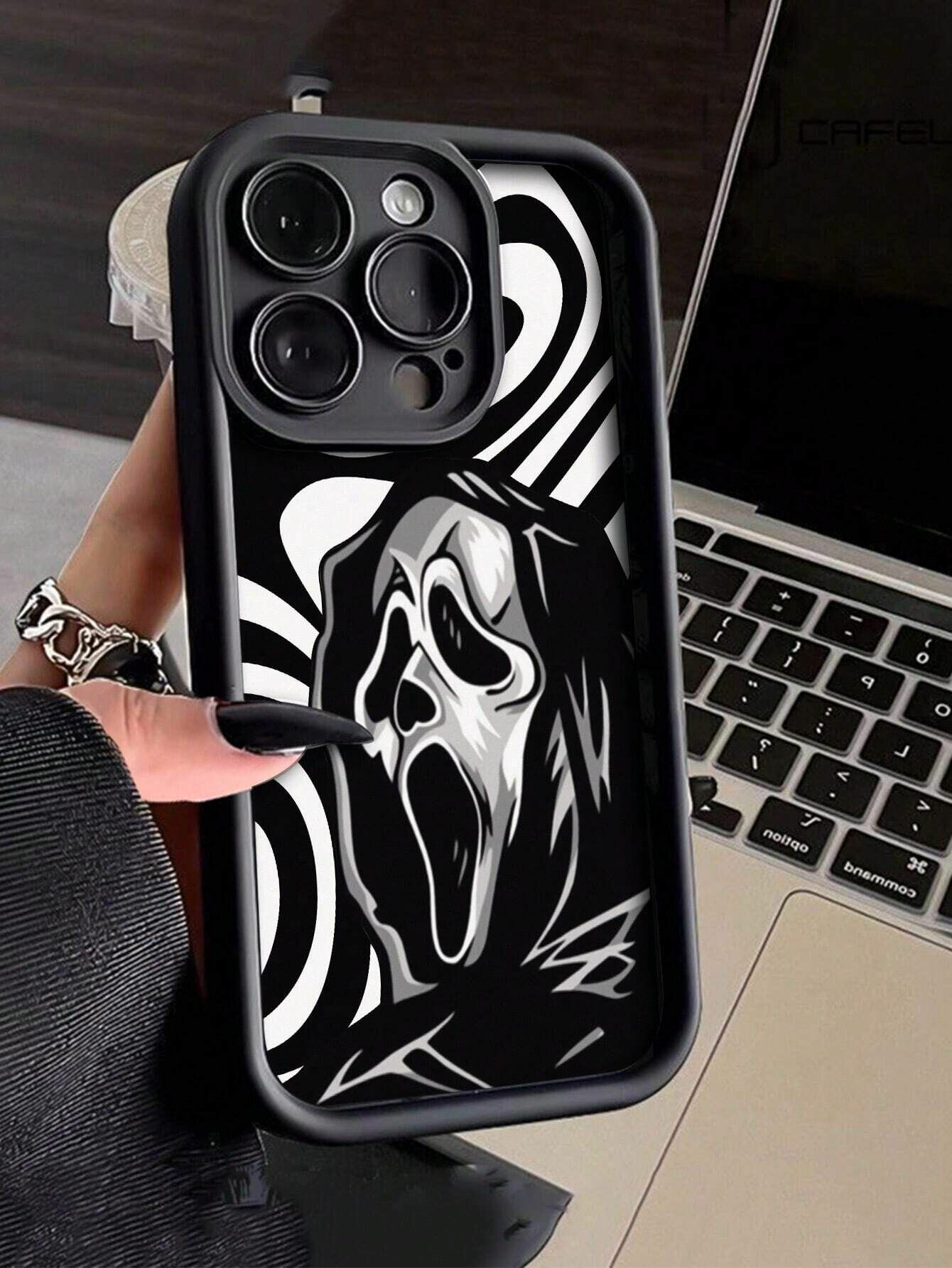 Чехол на Айфон 13 / iPhone 13 черный с Череп силиконовый ударопрочный