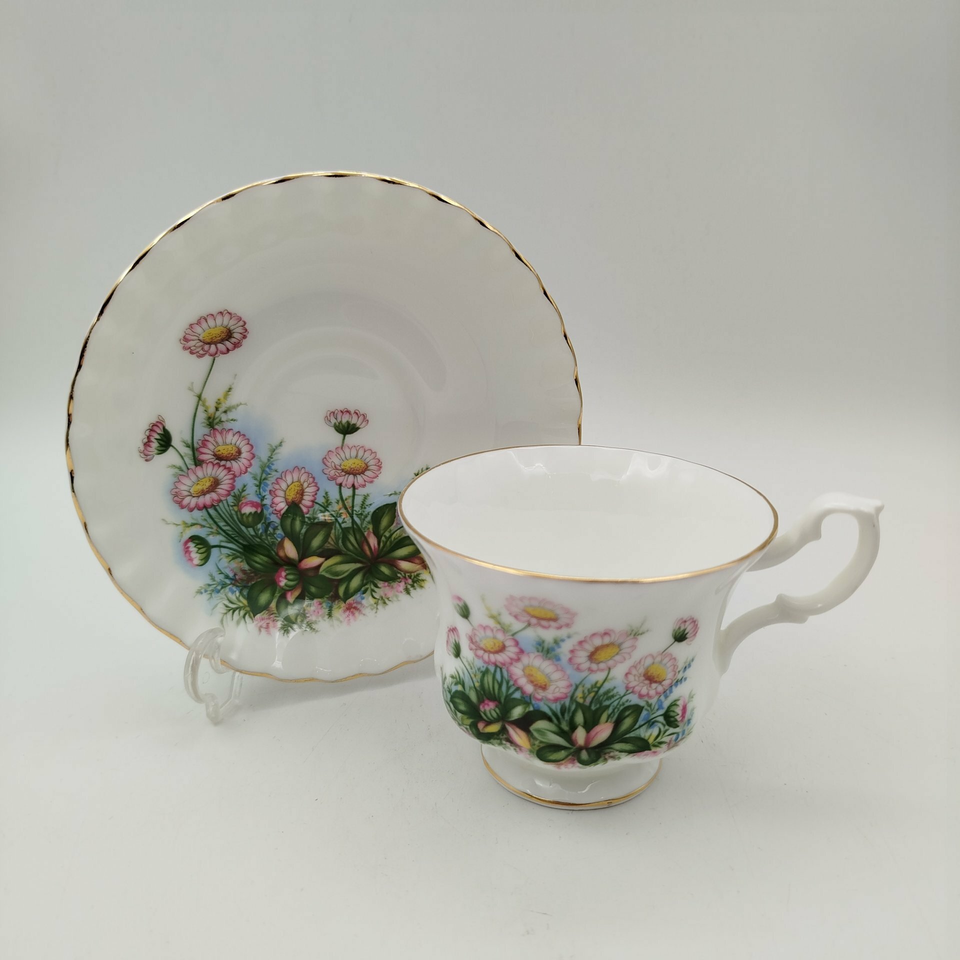Чайная пара с ярким цветочным декором, Royal Albert, фарфор, деколь, золочение