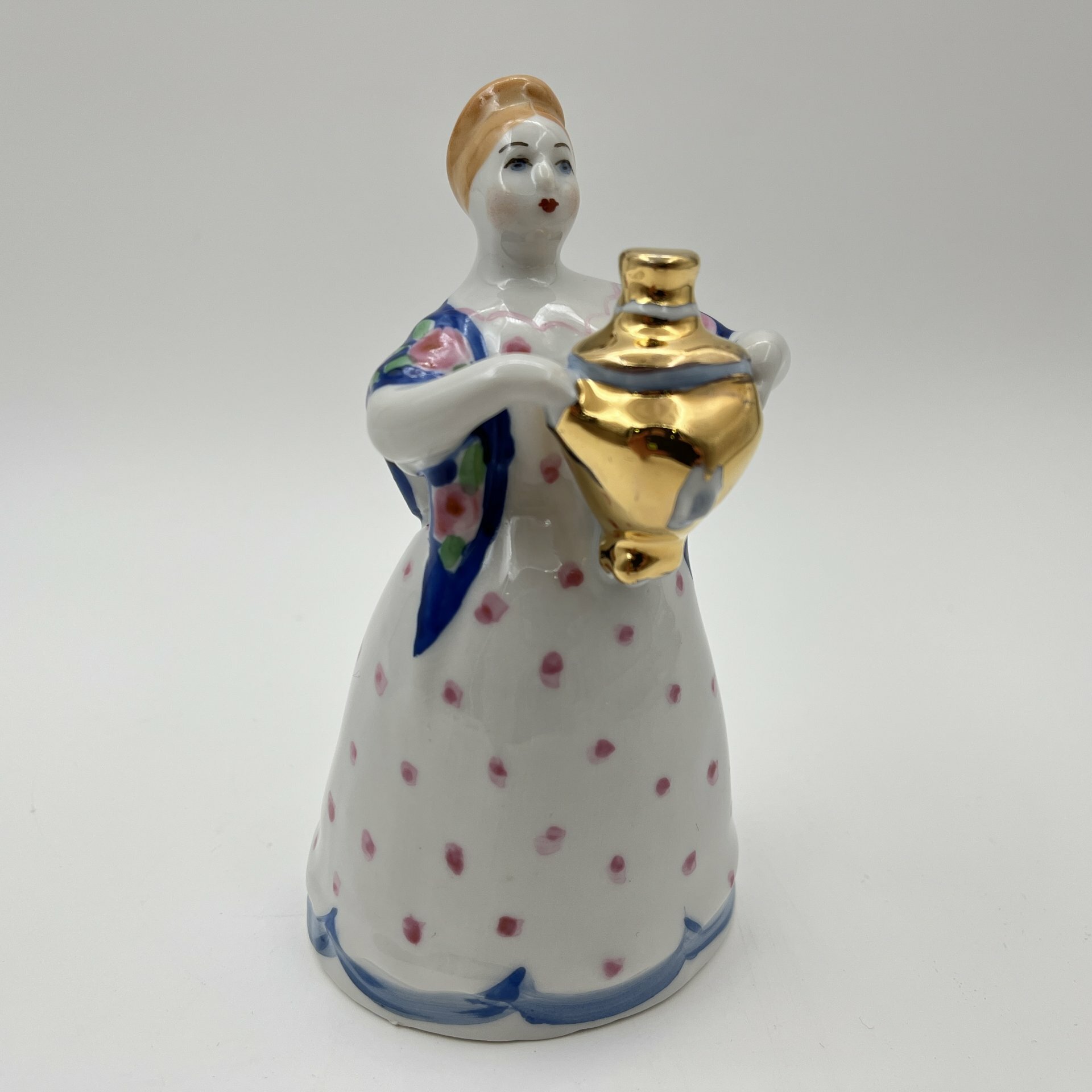 Статуэтка "Девушка с самоваром" (Чаепитие) скульптор Н. А. Малышева, фарфор