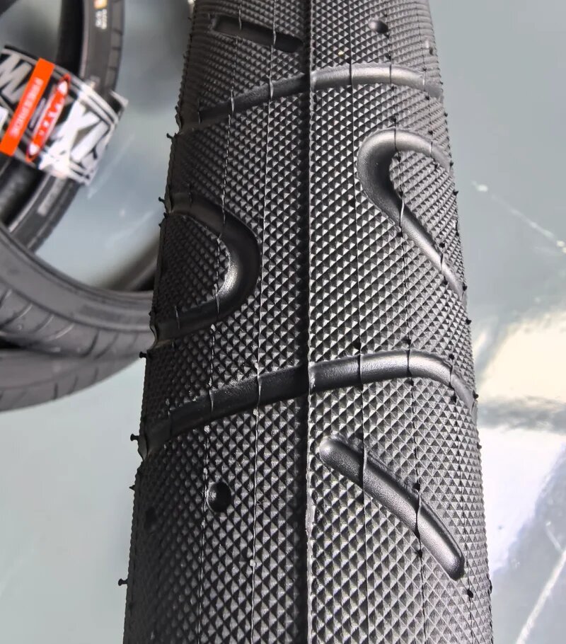 MAXXIS Hookworm 27.5x2.5 Черная BMX шина — фото 1