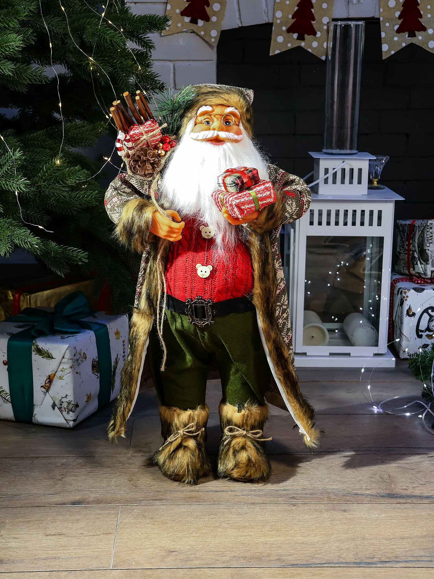 Дед Мороз под ёлку "Зимнее волшебство. В вязаном жилете, с подарками", 60 см, красный