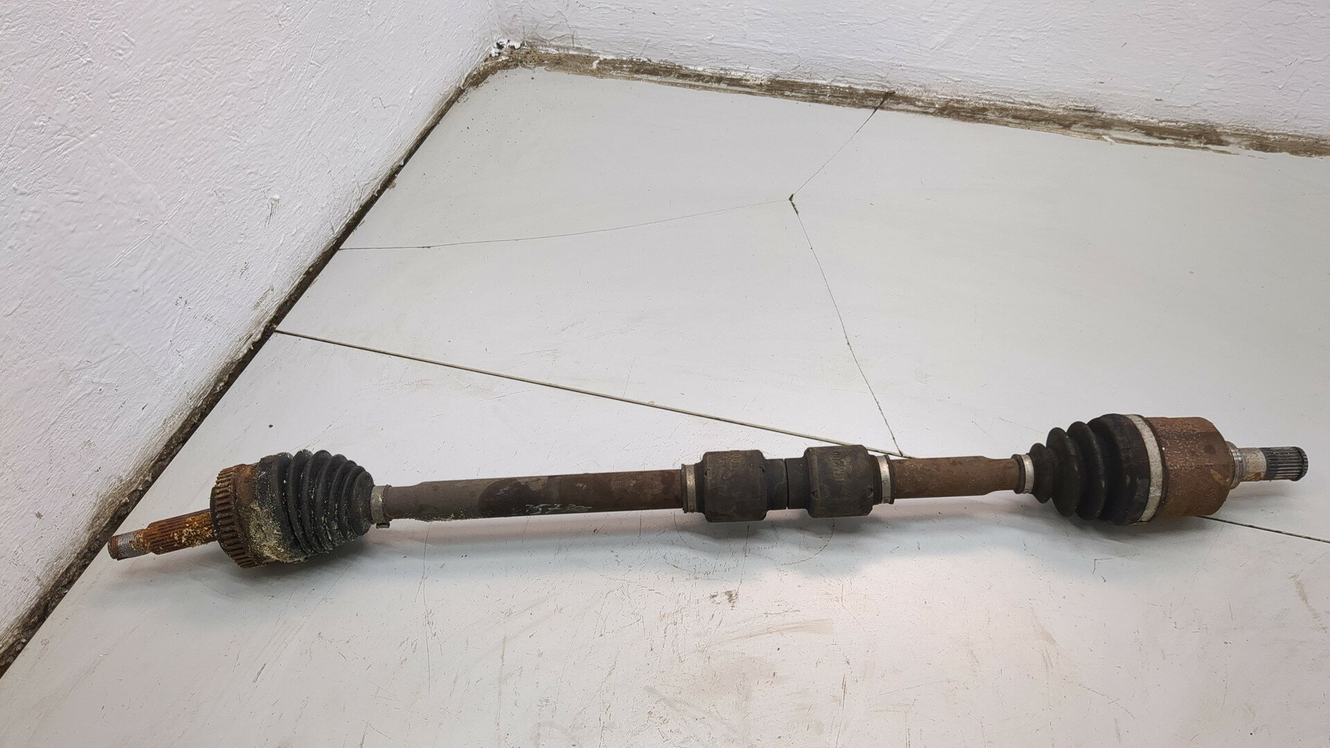 Полуось (вал, шрус) правая передняя Hyundai ix 35 Б/У