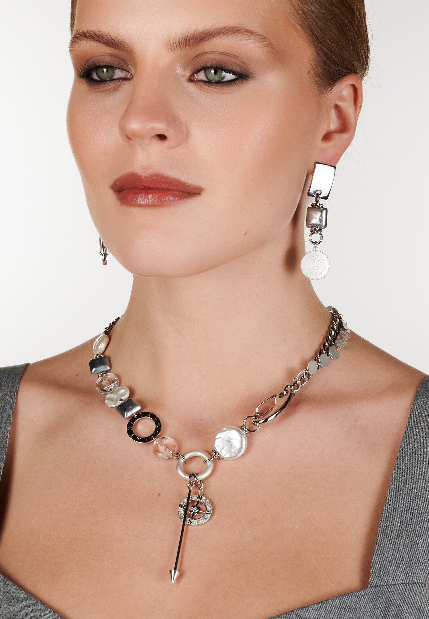 Колье, циркон