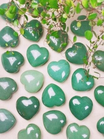 Натуральный зелёный авантюрин 25 мм в форме сердца камень для любви и удачи