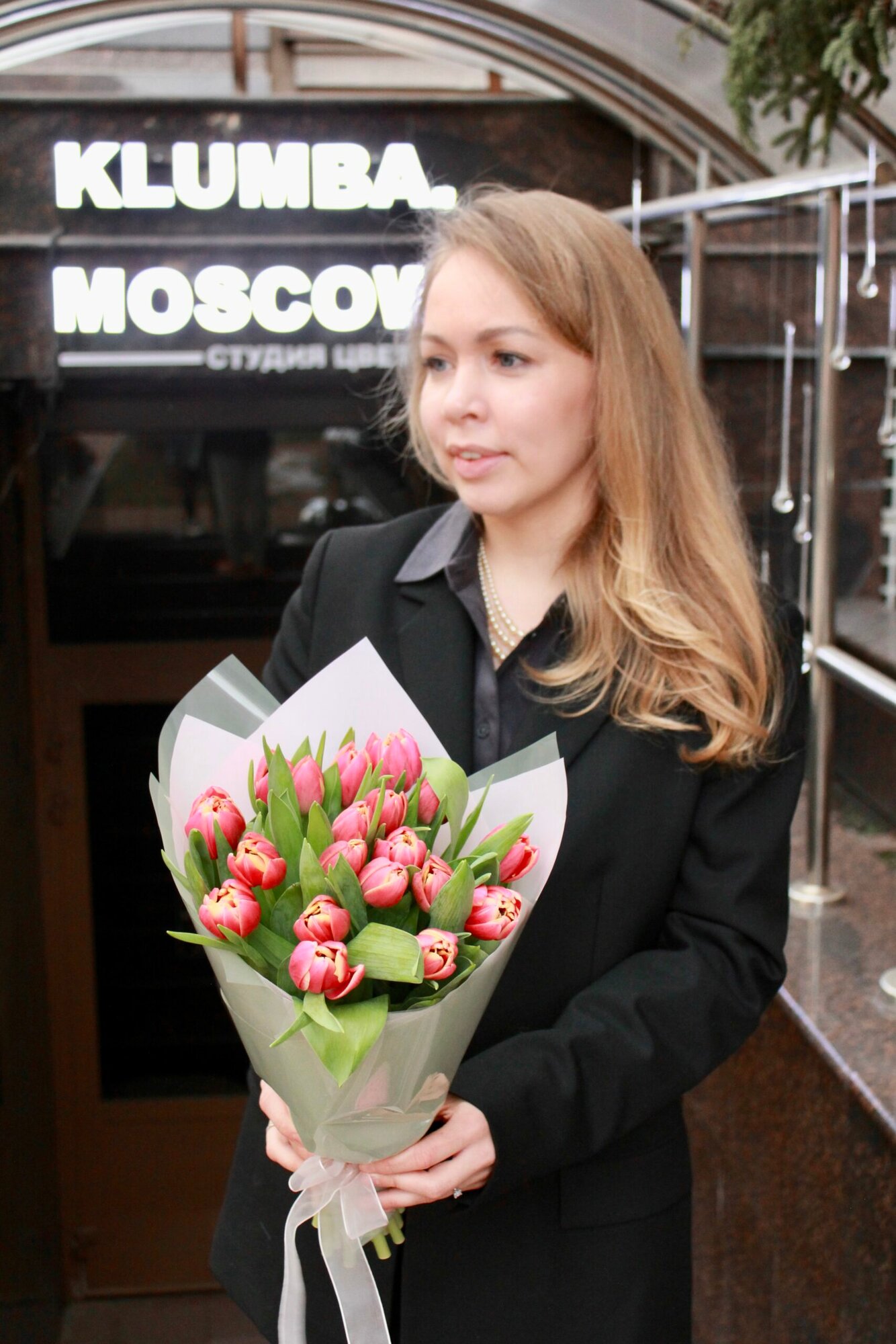 Монобукет клумба. москва, 19 пионовидных розовых тюльпанов, в аквабоксе