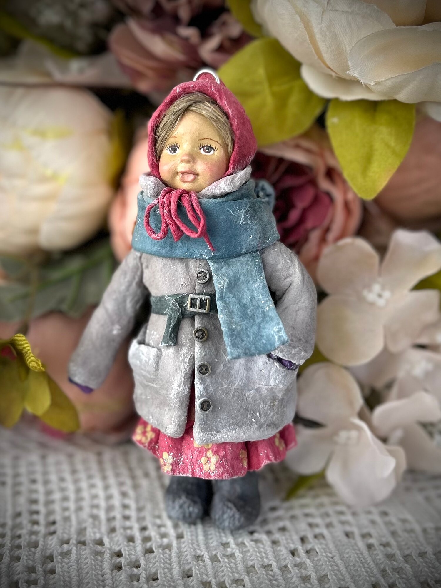 Игрушка из ваты ёлочная. Девочка на прогулке. Ручная работа.