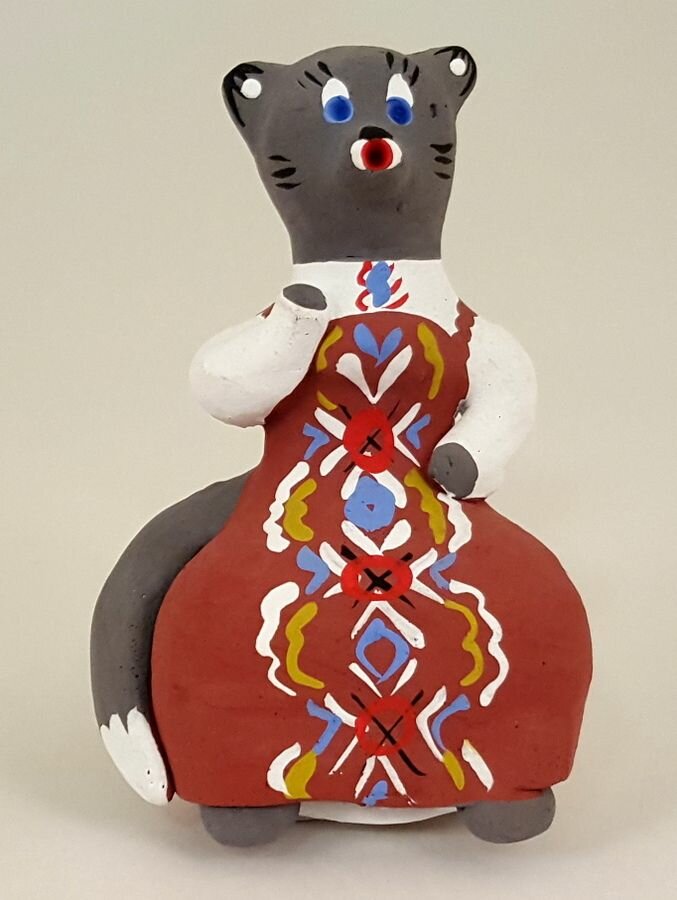 Кошечка в сарафане на пеньке -1, Каргопольская глиняная игрушка, ручная авторская работа