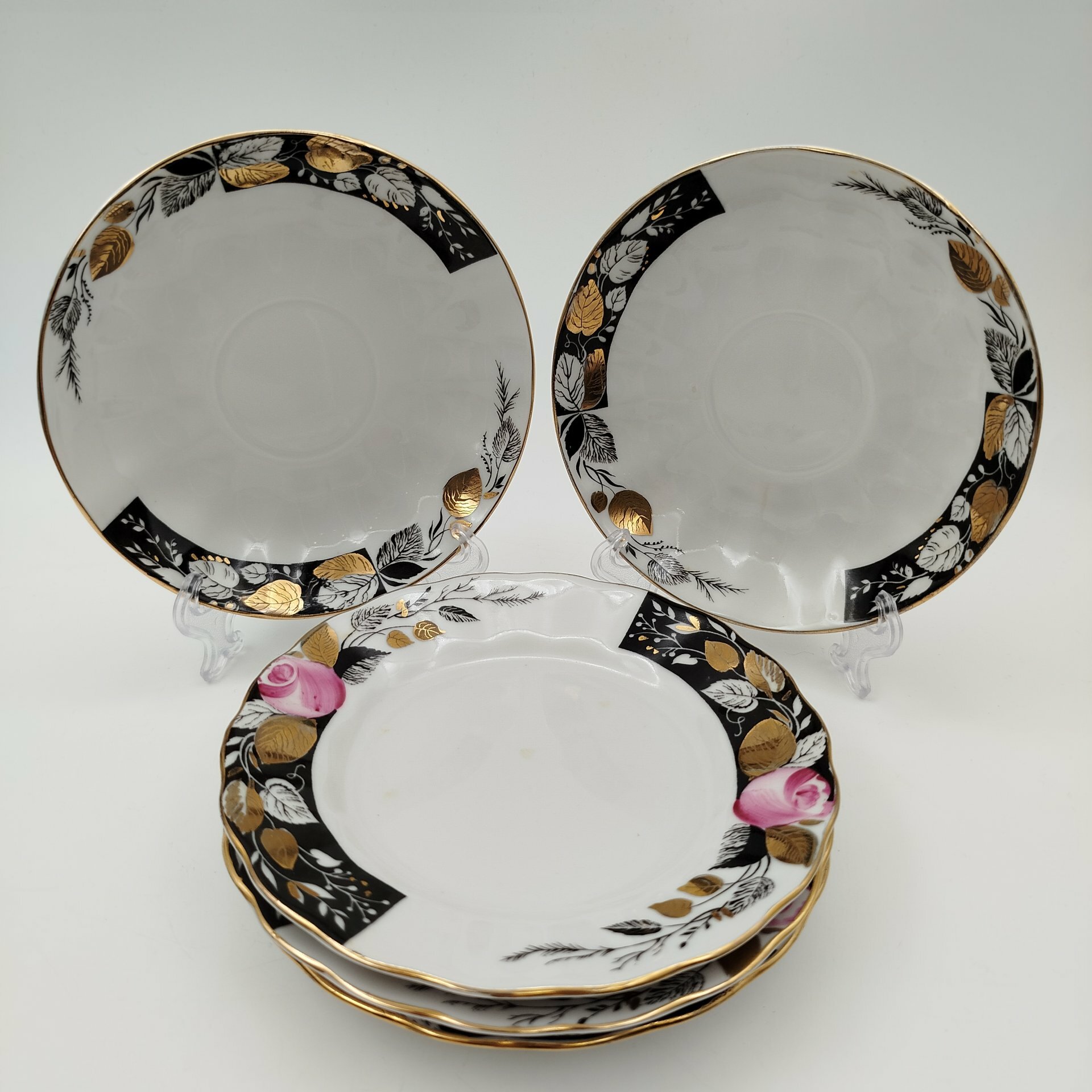 Набор блюдец и десертных тарелок (5 предметов в подборе) из сервиза "Роза в вечернем саду"