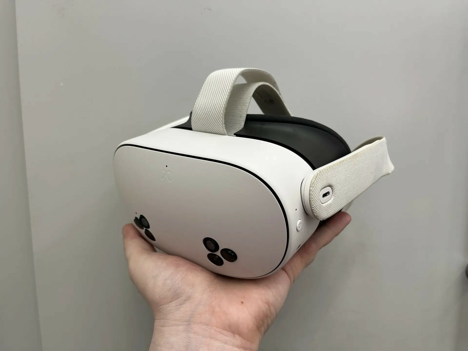 Шлем виртуальной реальности Oculus Quest 3S, 128GB, беспроводные контроллеры — фото 1