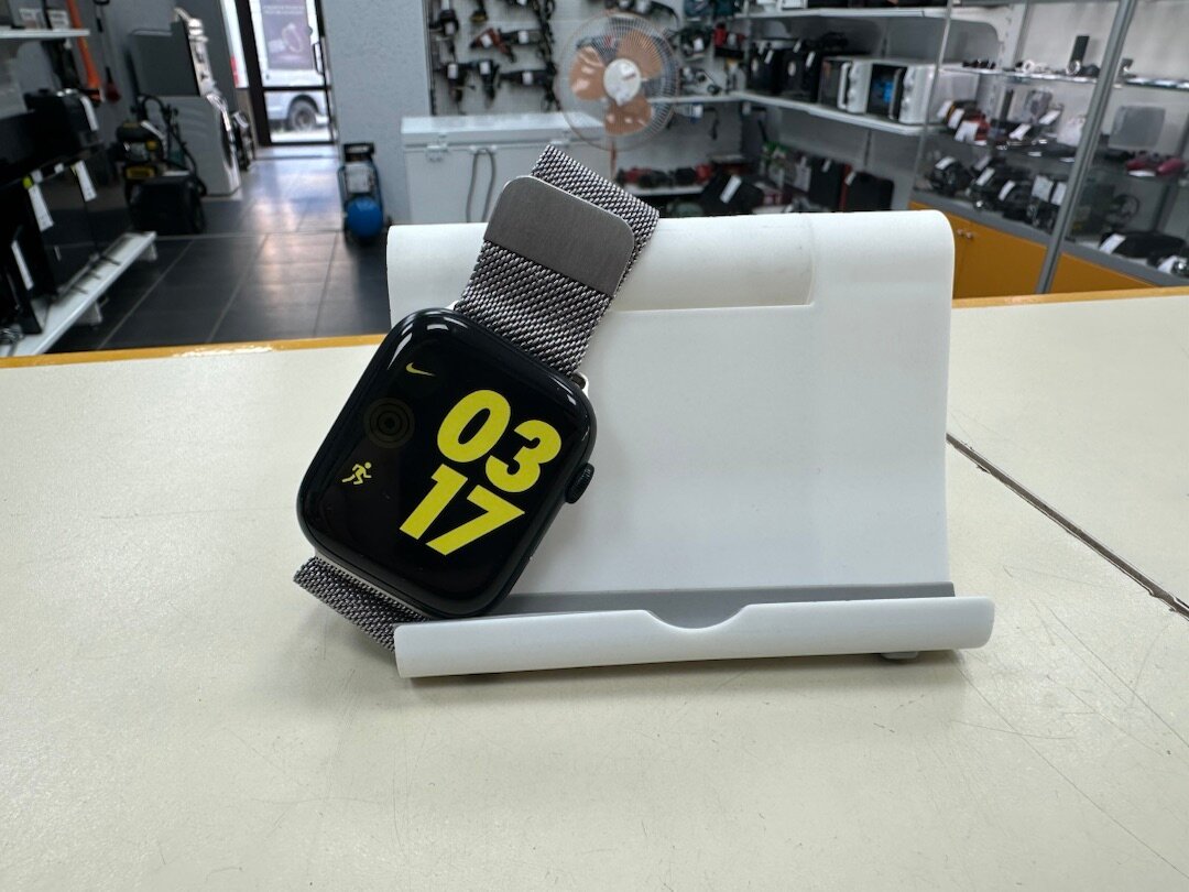 Смарт-часы Apple Watch Series 7 44mm