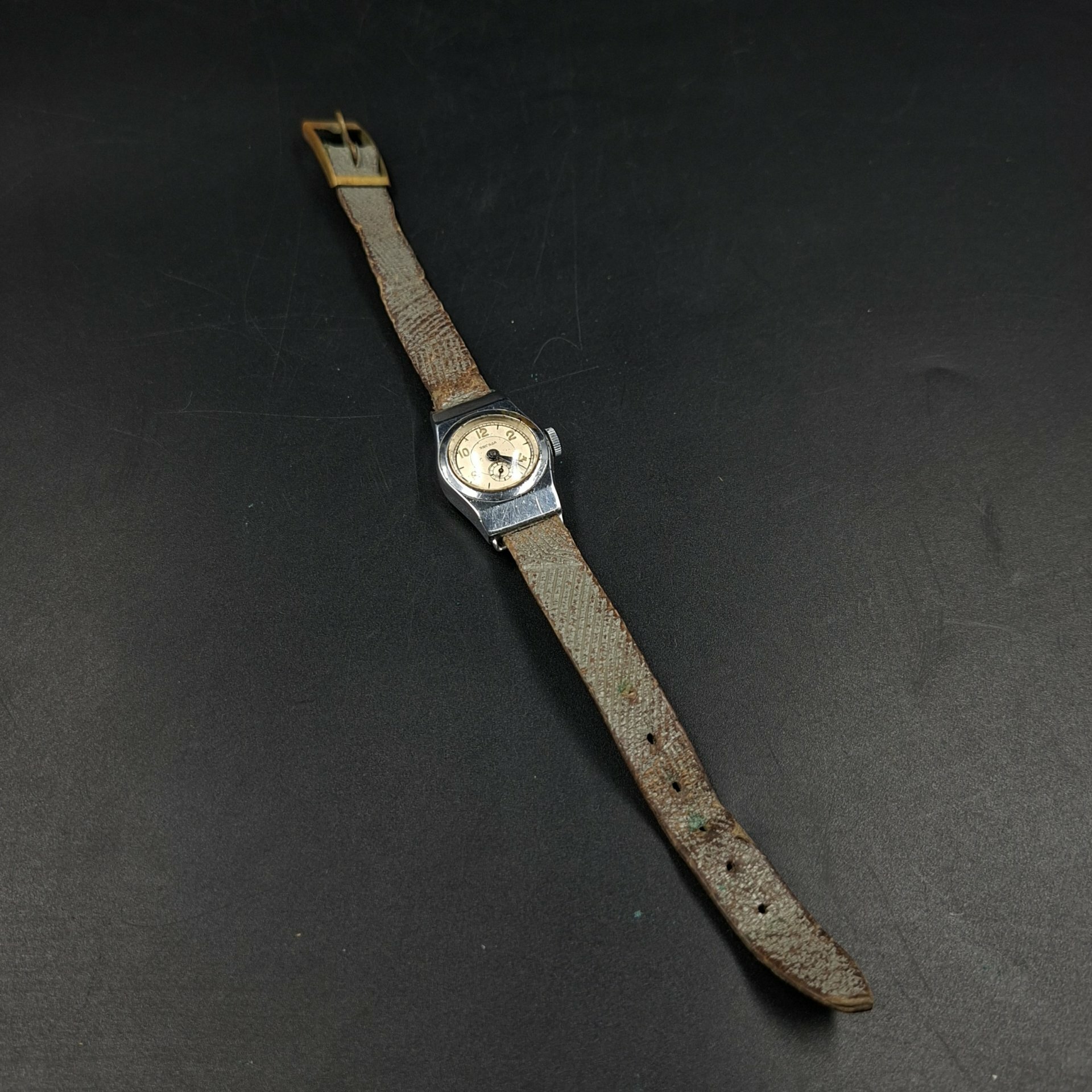 Часы наручные женские "Звезда" с серым ремешком, металл, стекло