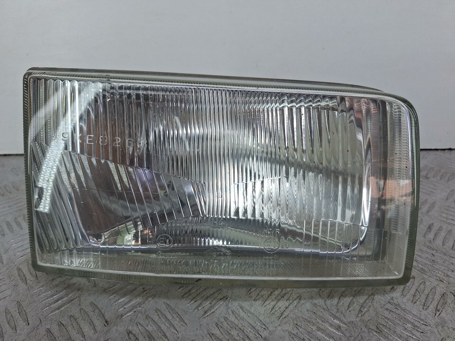 Фара правая Volkswagen Transporter T4 (1990 - 2003) 30213637001