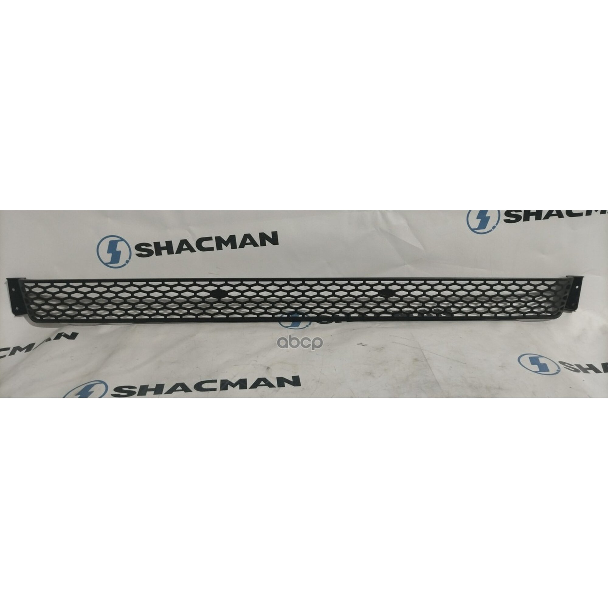 Решетка между бампером и капотом тягач Shacman арт. DZ97189621064