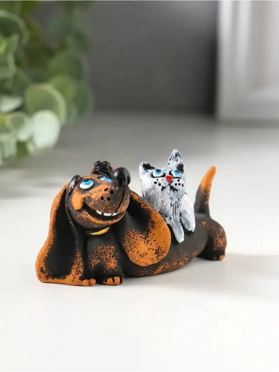 Милая декоративная фигурка таксы и друзей