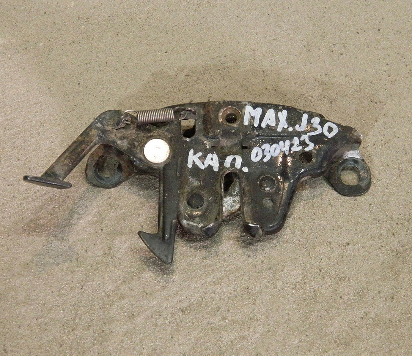 Замок капота Nissan Maxima J30