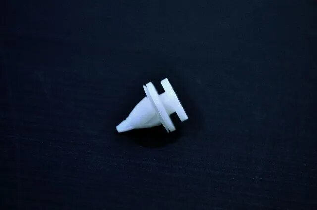 Пистон крпл обшивки двери (плас)