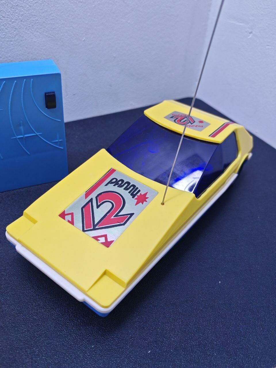Винтажная игрушечная машинка "Ралли 12. Вираж". Пластик СССР, 1980-е.
