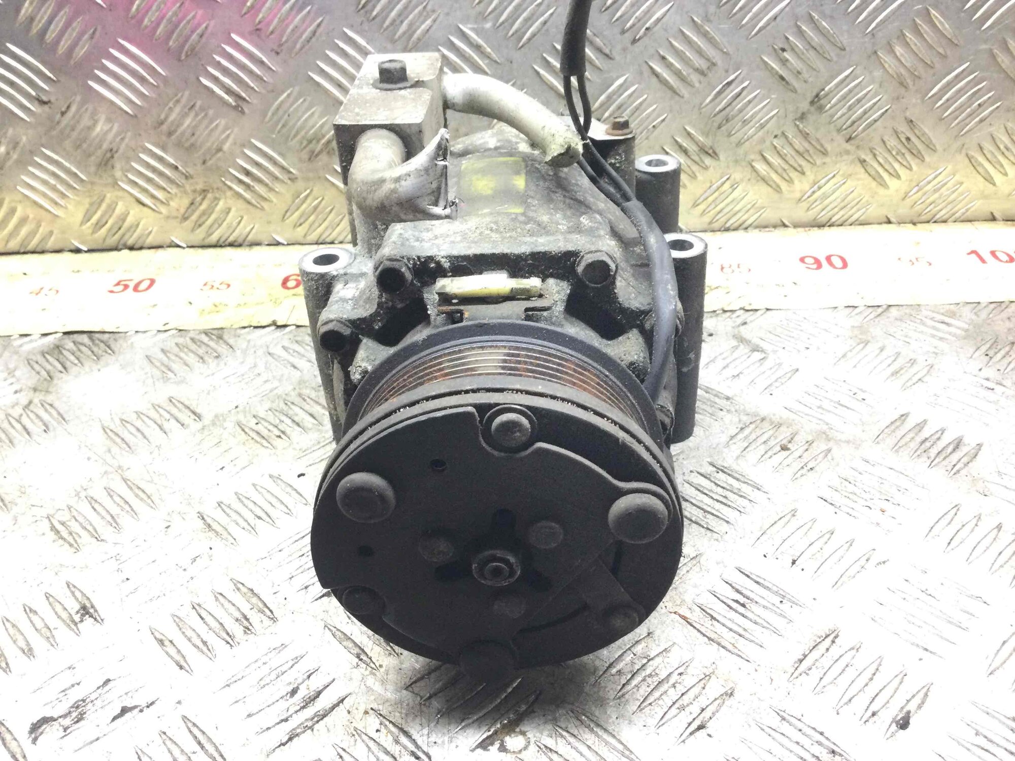 Б/У Компрессор кондиционера Ford Focus 1 поколение [рестайлинг] (2001-2005) 2001 г.