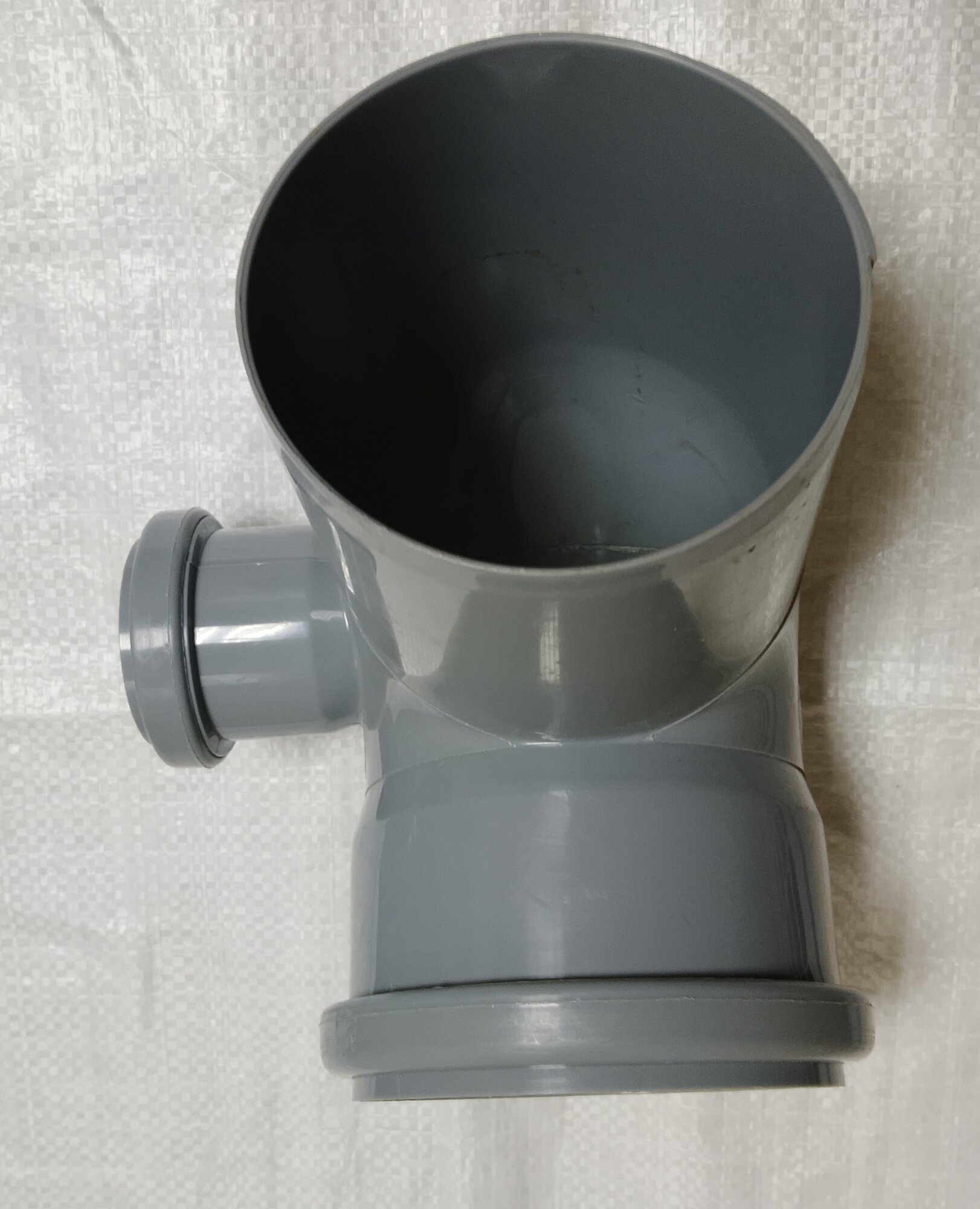 Отвод ПП 110 х 90 ° с правым выходом на 50.