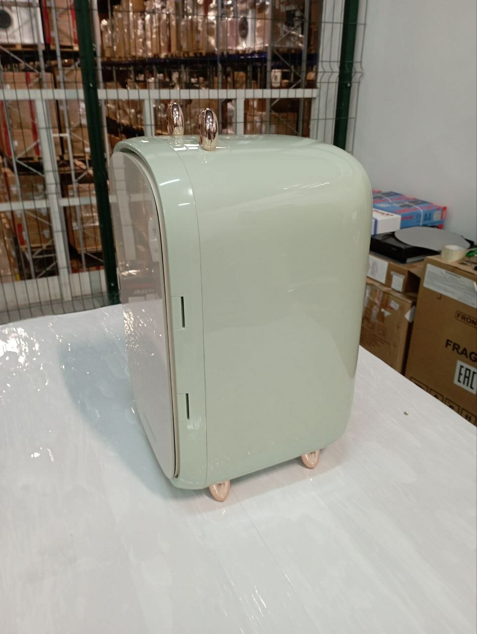 Мини-холодильник для косметики MAUNFELD MFF43GN