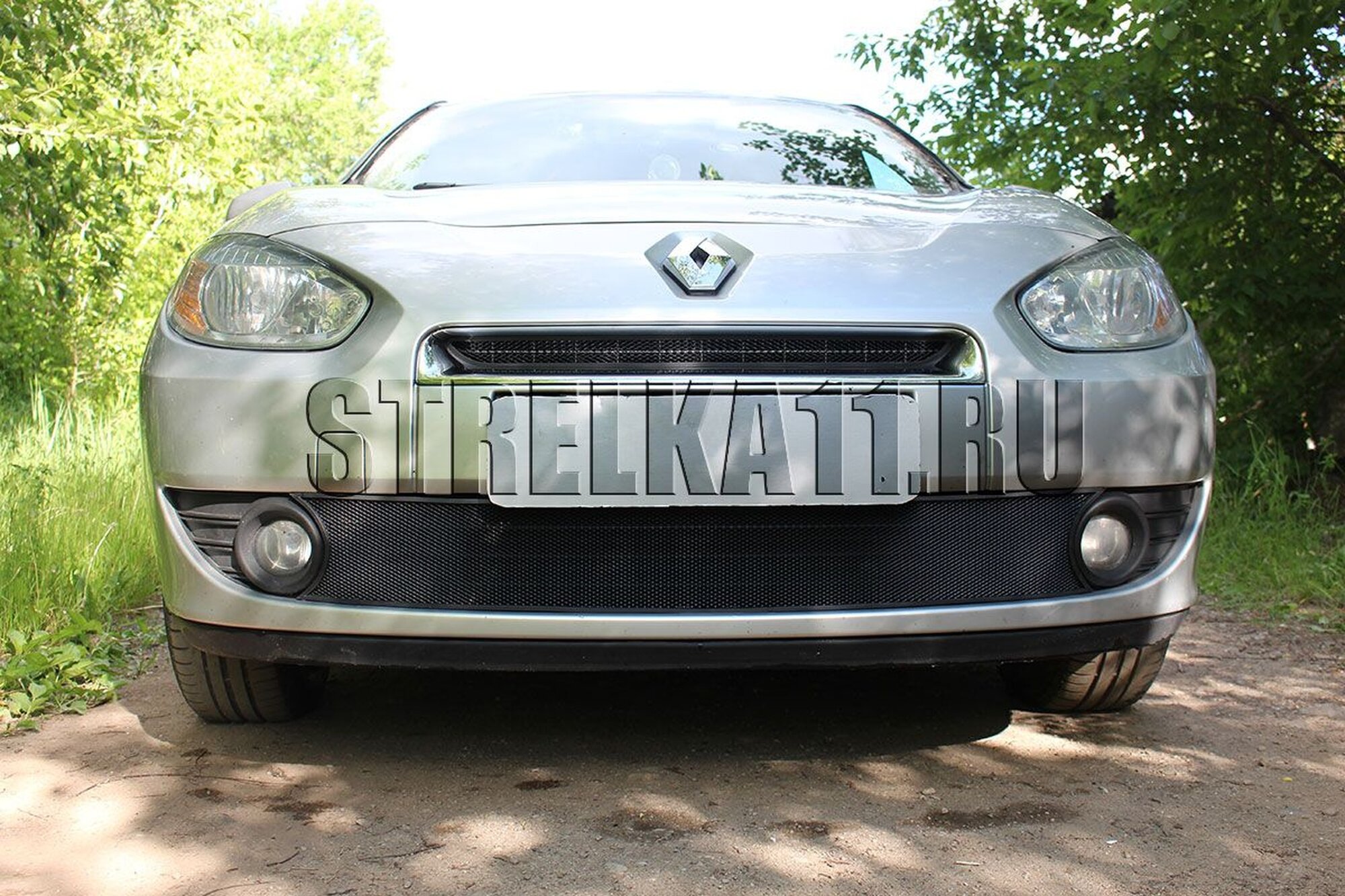 Защитная сетка радиатора с окантовкой и защелками для Renault Fluence I 2009-2013, 2шт