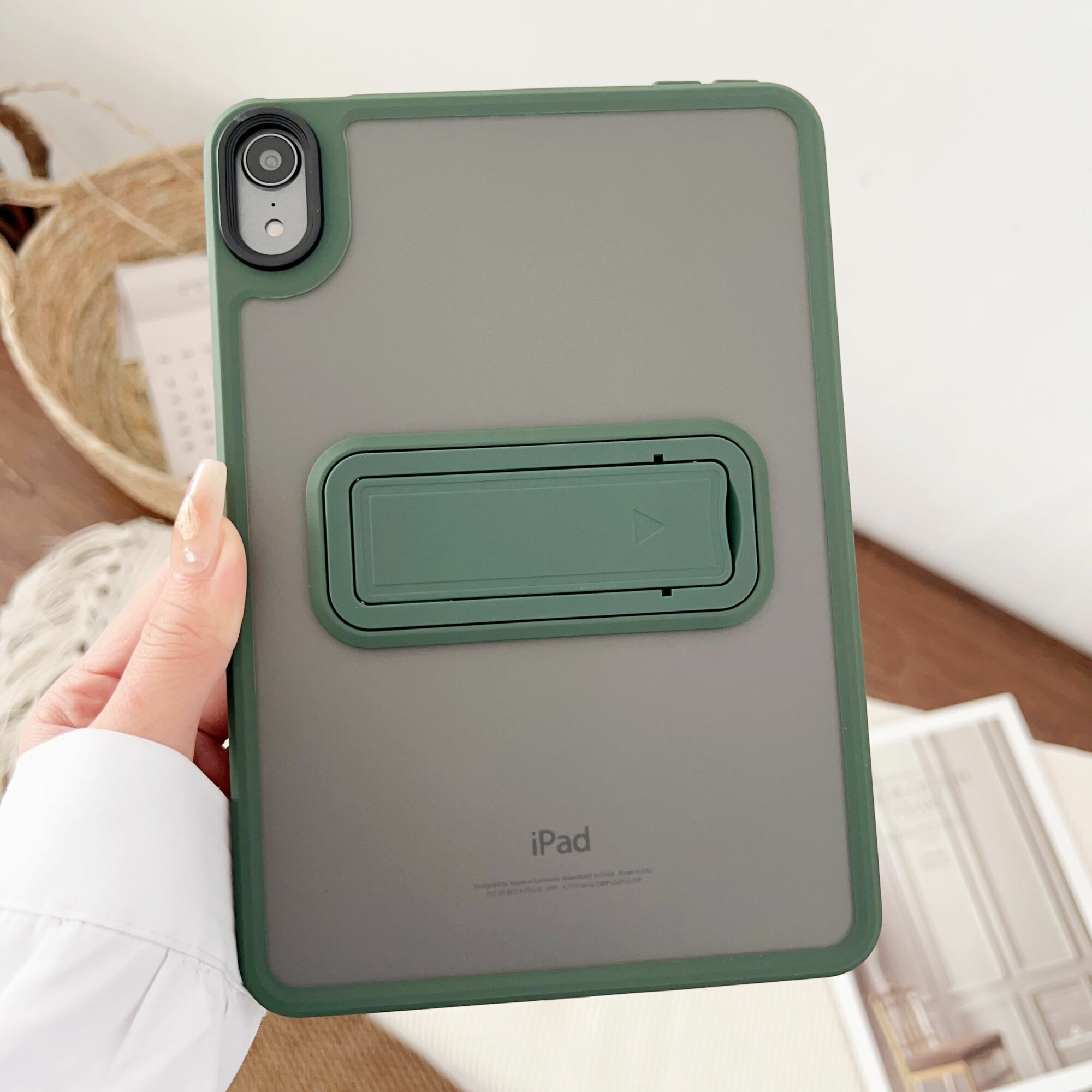 Чехол для iPad Mini 7 2024 / Mini 6 (8.3") матовый полупрозрачный ударопрочный Складной c подставка (темно-зеленый)