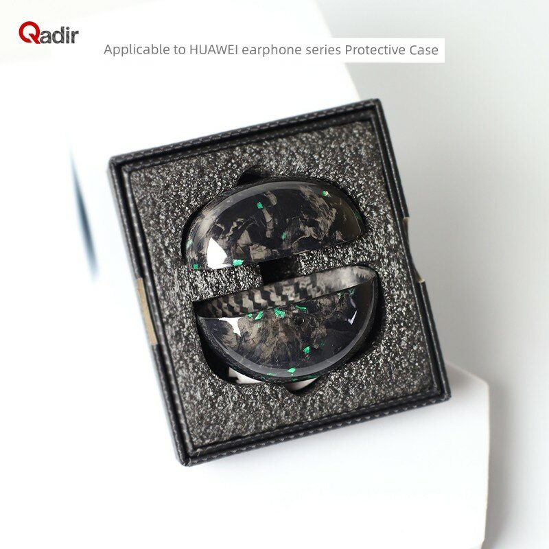 Карбоновый чехол для Huawei FreeBuds Pro 4 с зеленой фольгой и ковкой