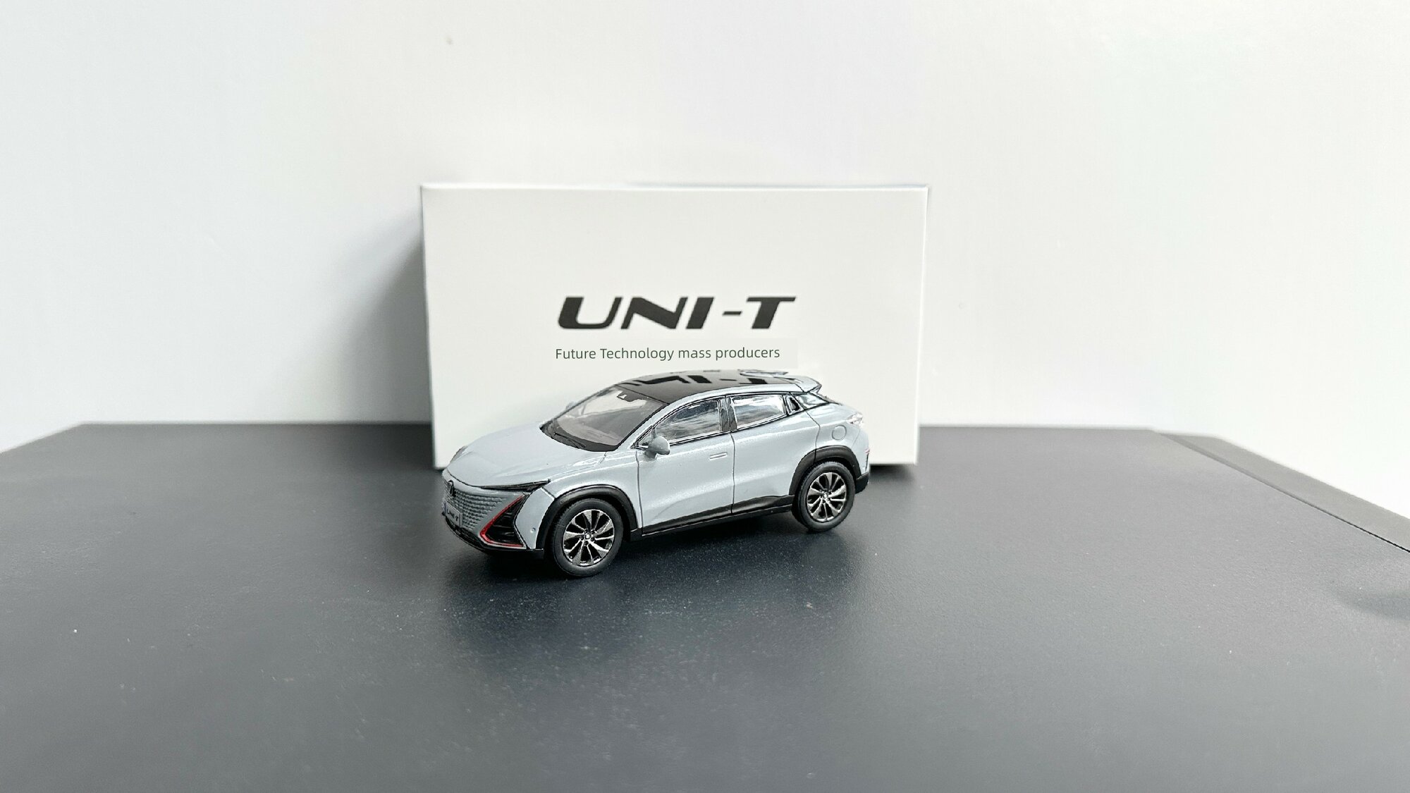 Модель автомобиля Changan UNI-T 1:43 масштаба из пластика с механизмом возврата, светло-серый