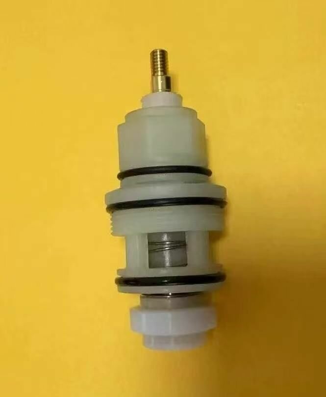 Эксклюзивный дивертор Grohe 08915000 для настенного монтажа однорычажных термостатов и смесителей