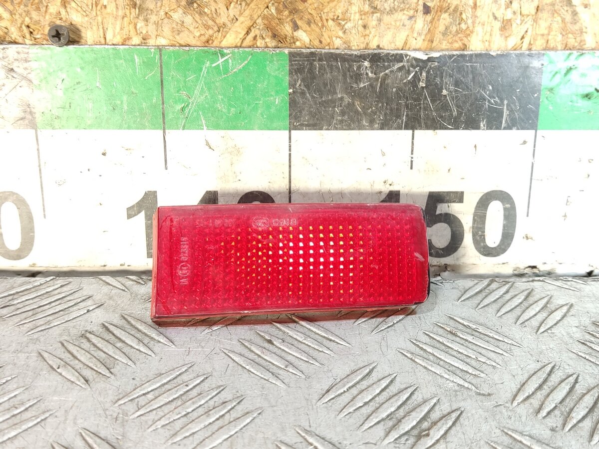 Отражатель катафот VOLKSWAGEN Touareg 2010 2018 7P6945105