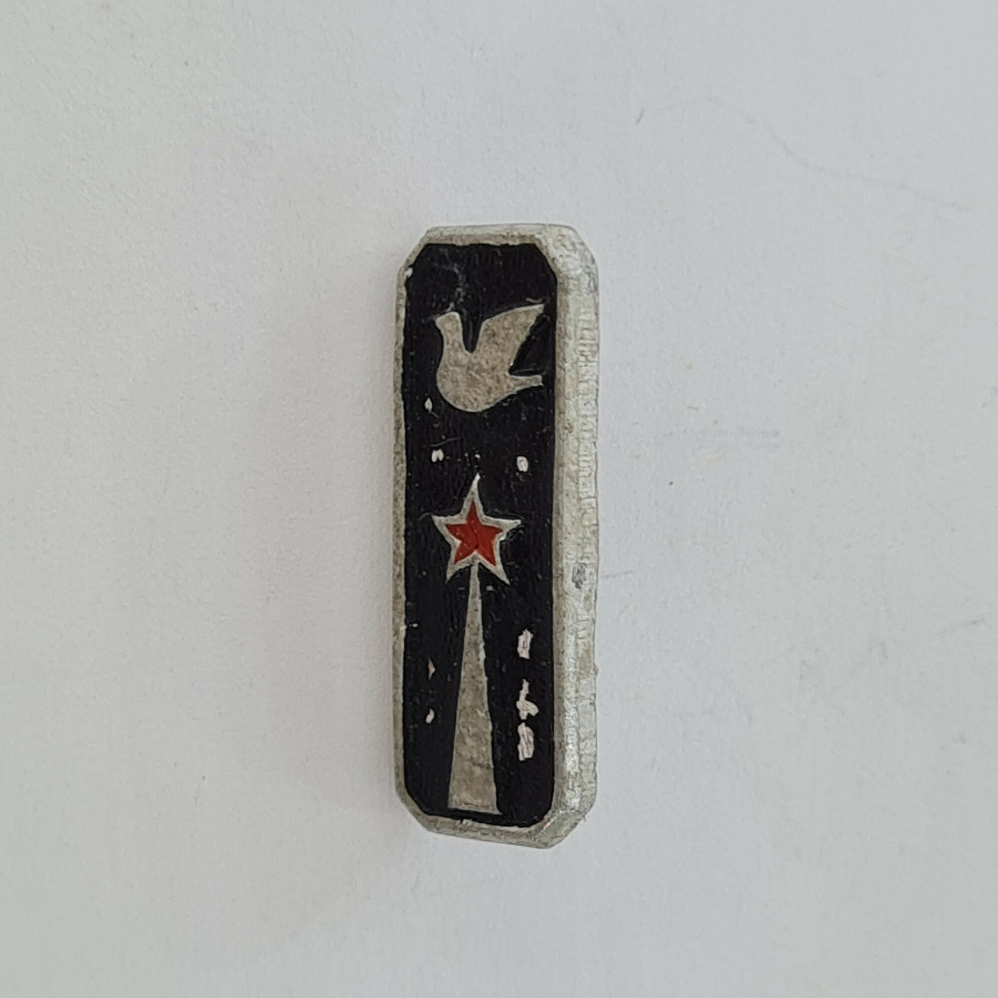 Значок СССР. Голубь, звезда, космос. Винтажный значек.
