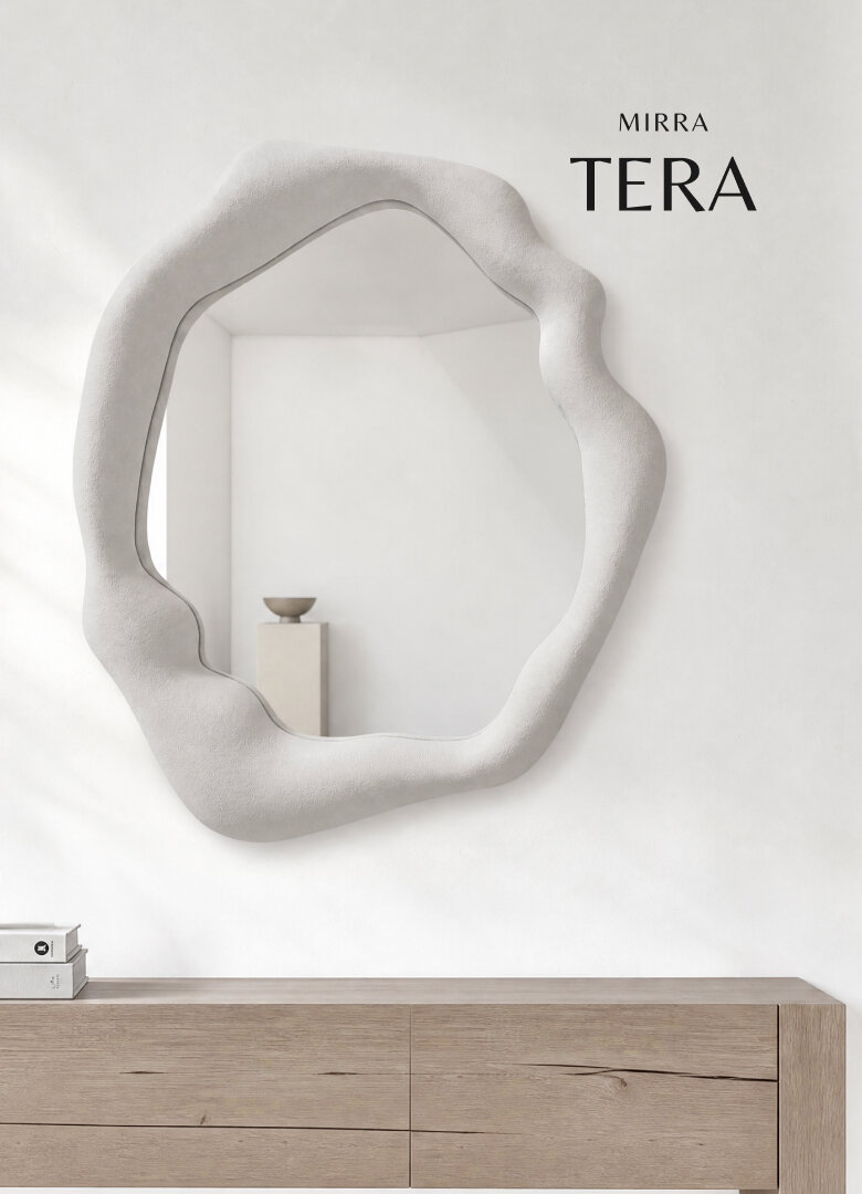 Скульптурное настенное зеркало в объемной раме с выразительной формой TERA от MIRRA.object / 78х66 см