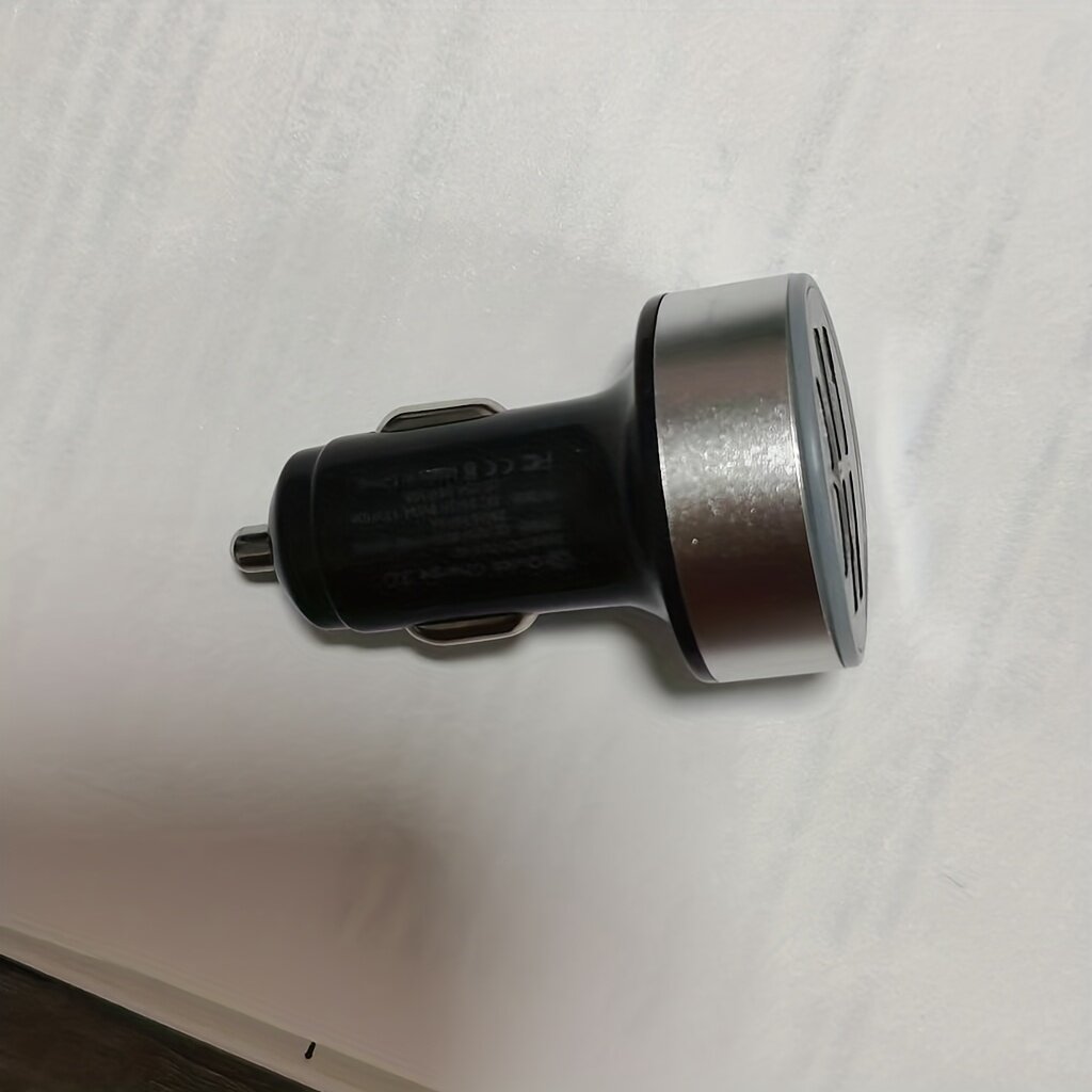 Автомобильное зарядное устройство 100 Вт, 4 порта USB + 2 порта Type-C, с дисплеем напряжения и системой охлаждения, матовый дизайн, цвет: светло-серебристый