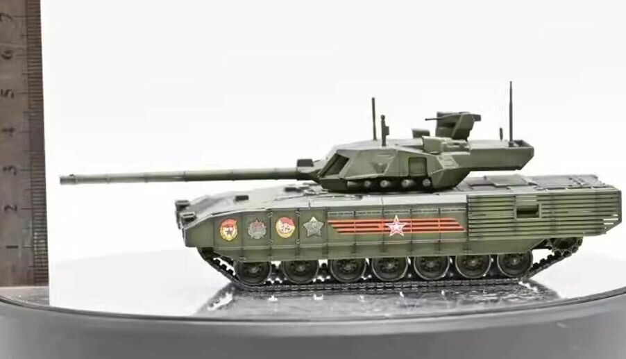 Готовая модель 1:72 Т-14 "Армата", парадная версия, с экипажем, San Rong, коллекционная