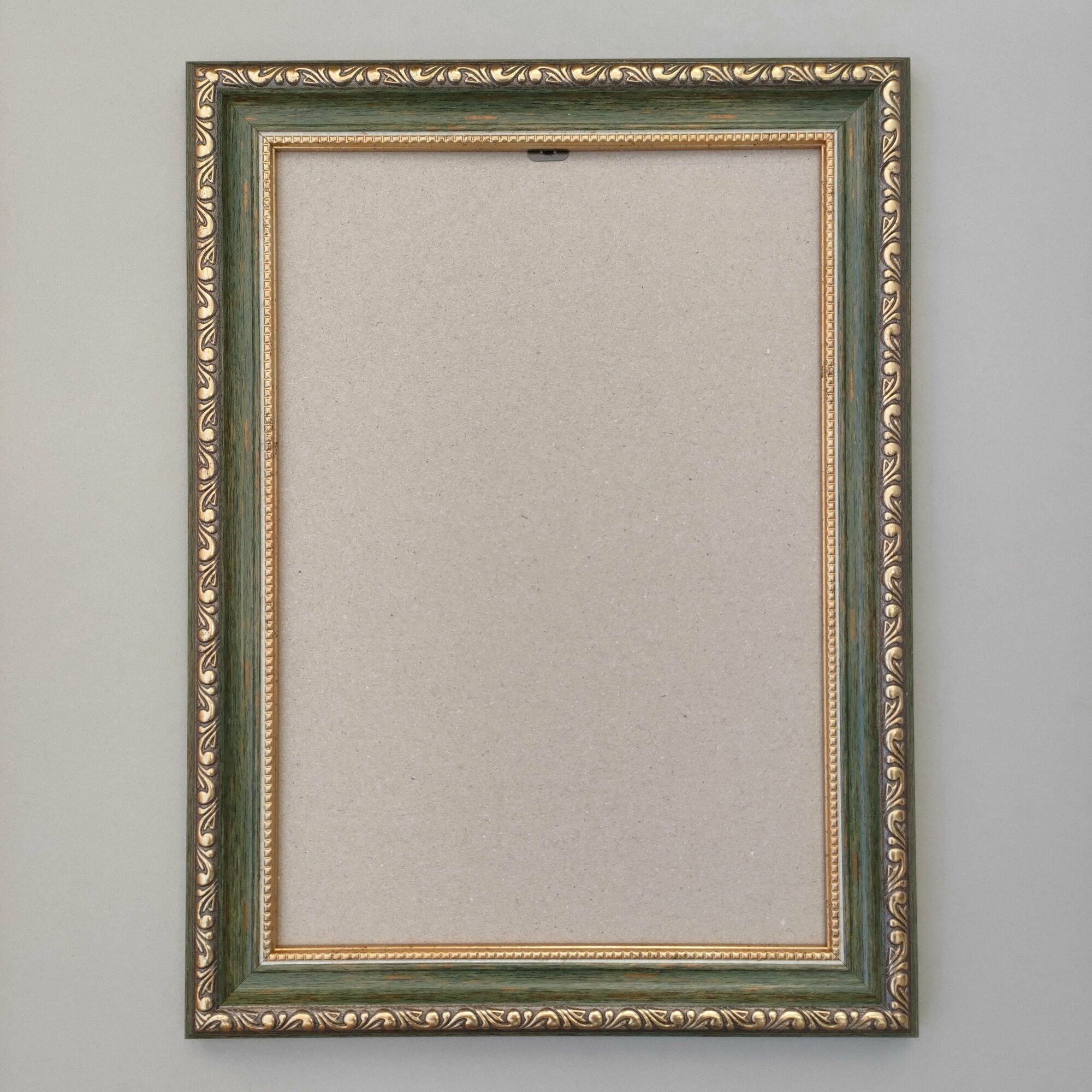 Багетная рама 26x35 см (BR61), пластиковая со стеклом и задником, цвет: зеленый