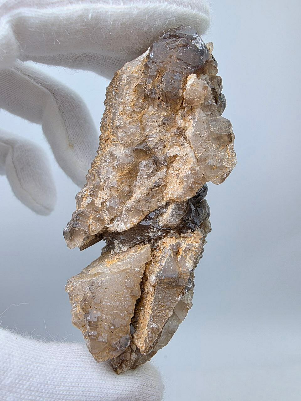 Друза дымчатого кварца 89 мм, 114 г.