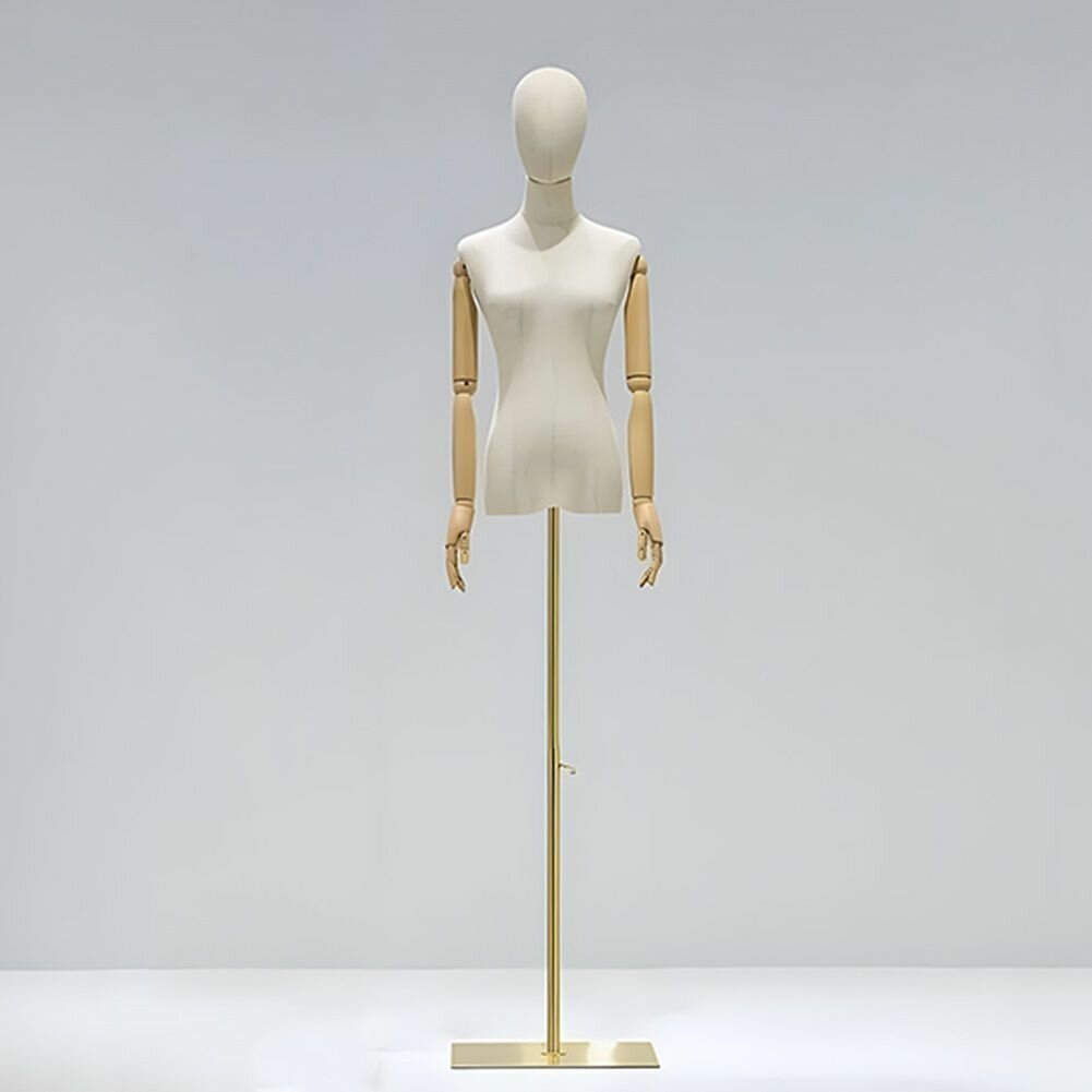 Эксклюзивный выставочный стенд для демонстрации манекенов в магазине одежды