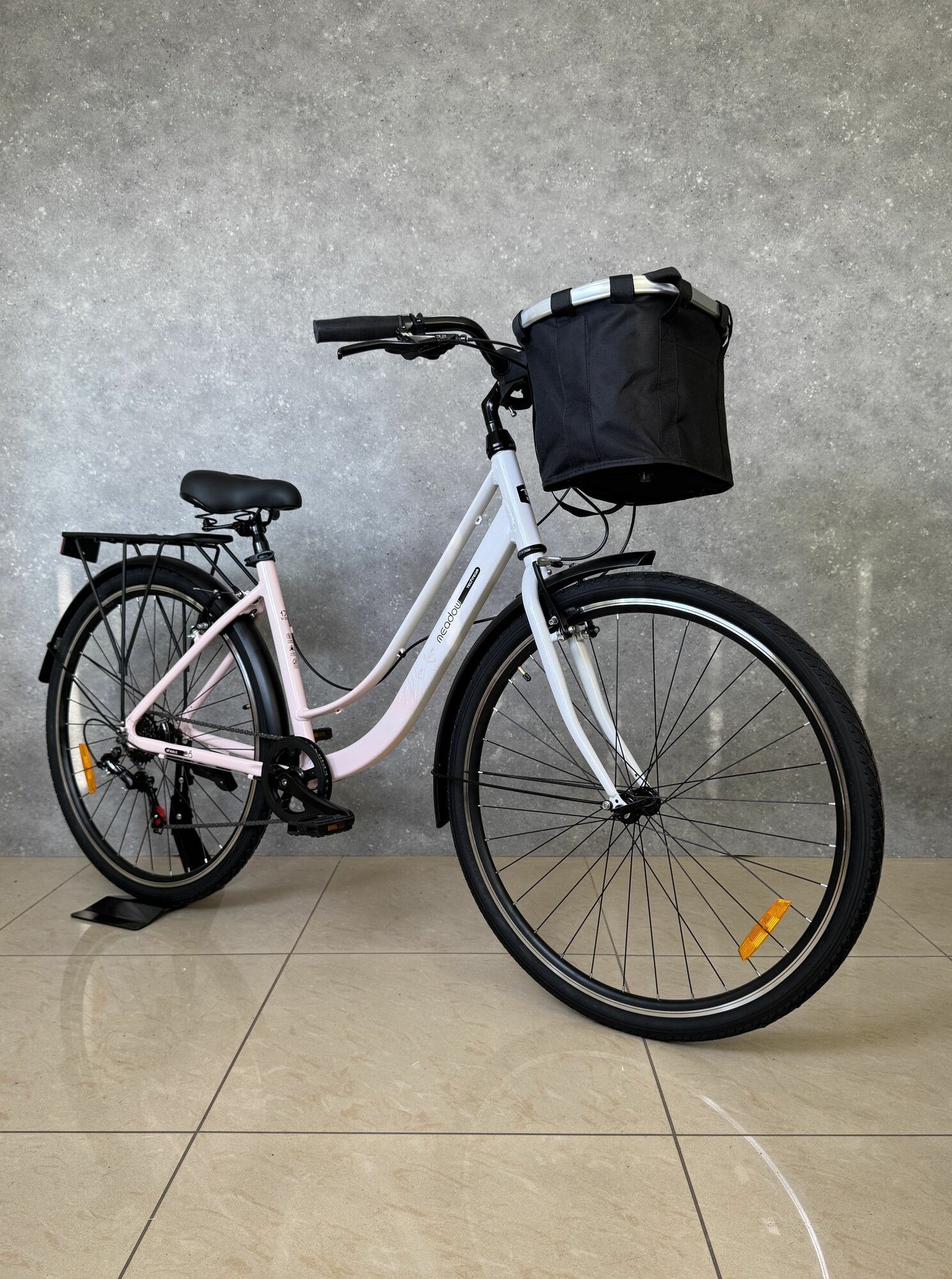 Велосипед городской взрослый женский Tech Team колесо 28" Meadow (Луг) рама 17" , белый/розовый