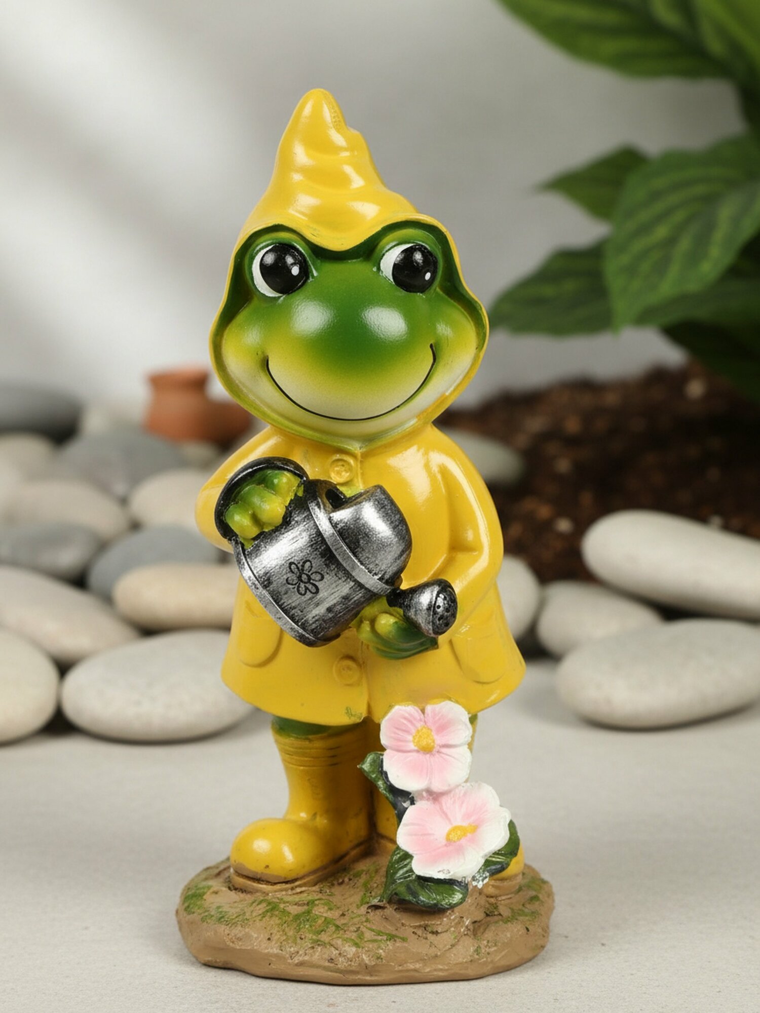 Садовая фигурка Лягушка в желтом плаще 22 см, декоративное украшение для дачи и огорода из полистоуна, декор ландшафта.