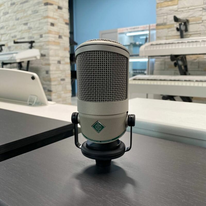 Студийный микрофон Neumann BCM 705, динамический, подвесной, серебристый