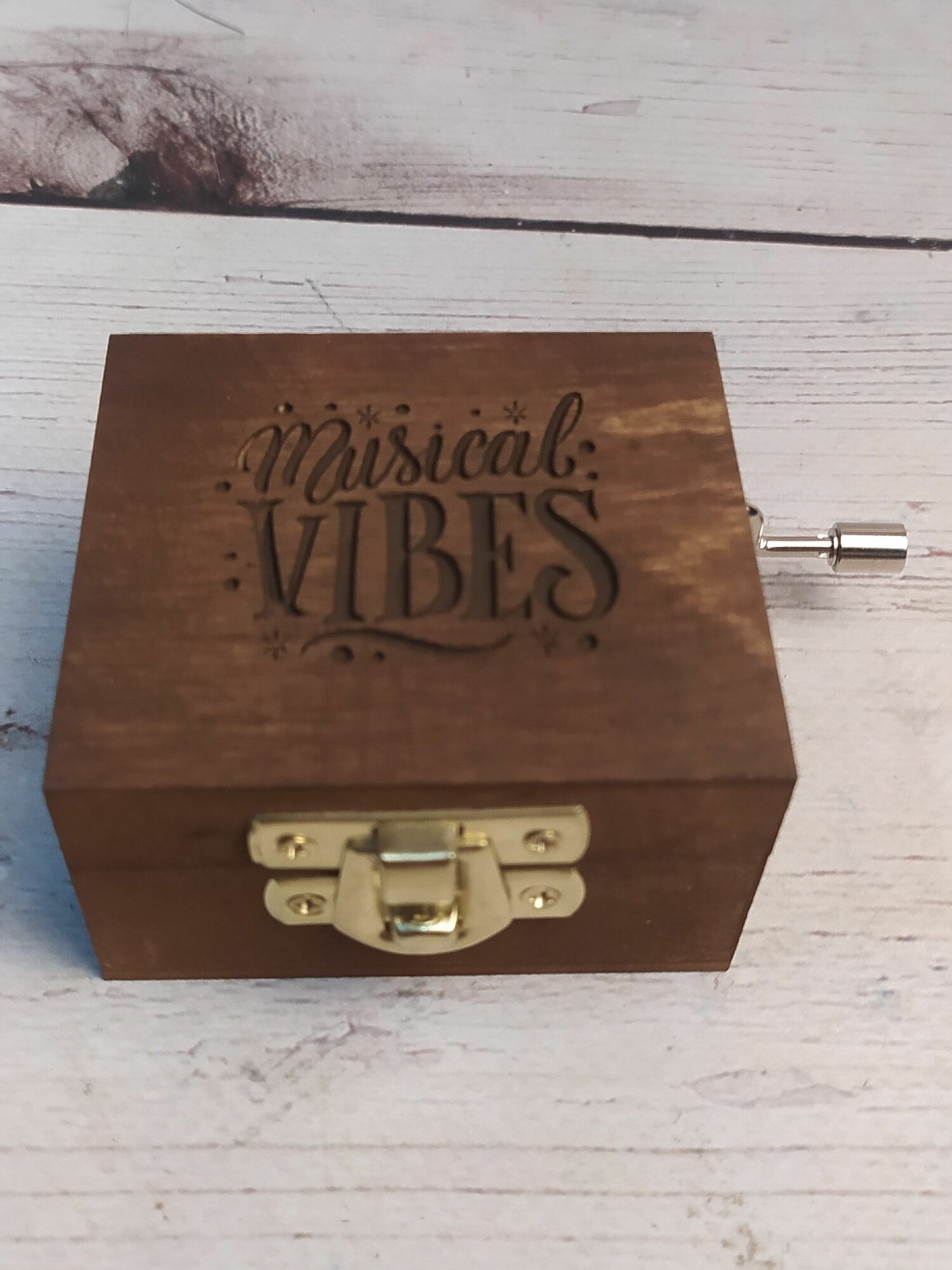 Музыкальная деревянная шкатулка-шарманка из массива VIBES с классической мелодией new rose
