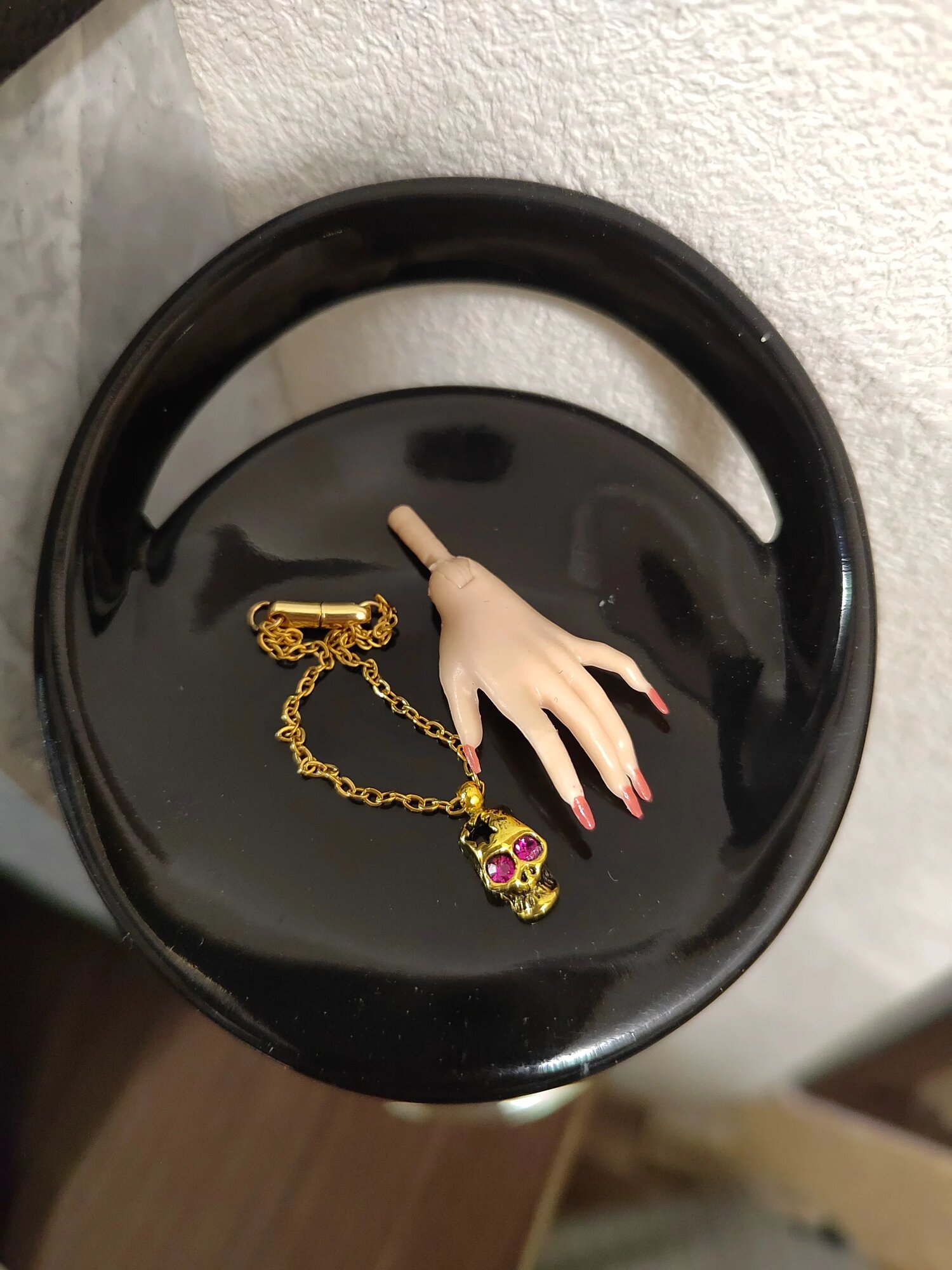 Металлическое ожерелье с черепом для куклы 30 см Necklace 1