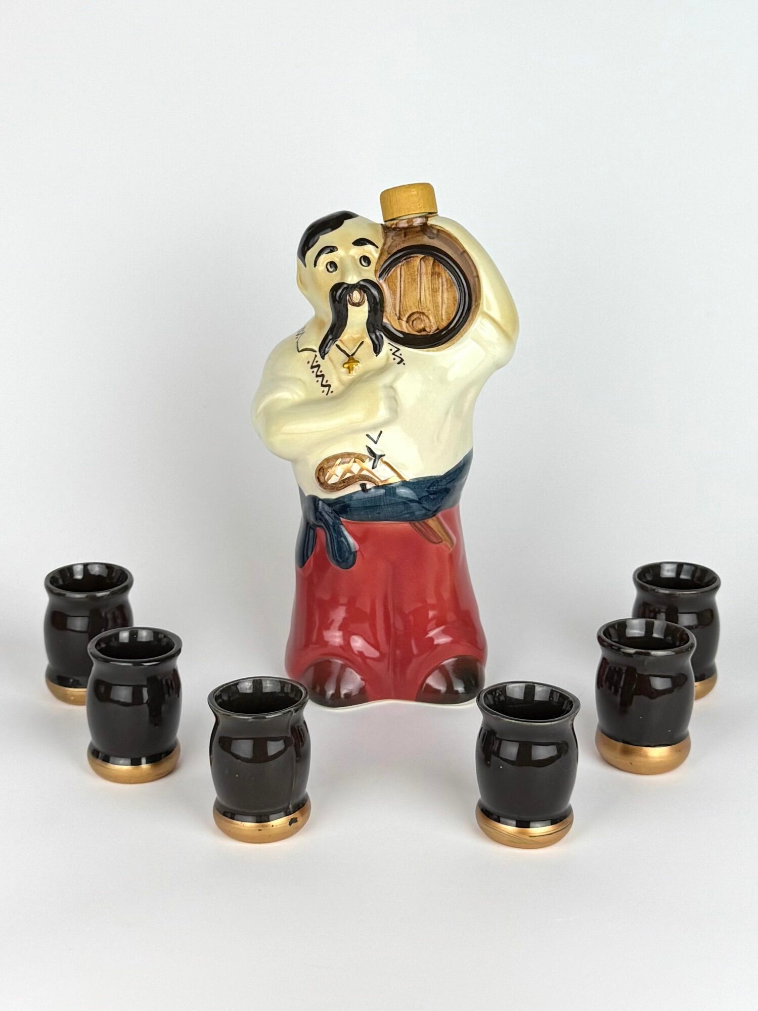 Винтажный штоф казак и 6 стопок. Роспись. Объем 1 л.