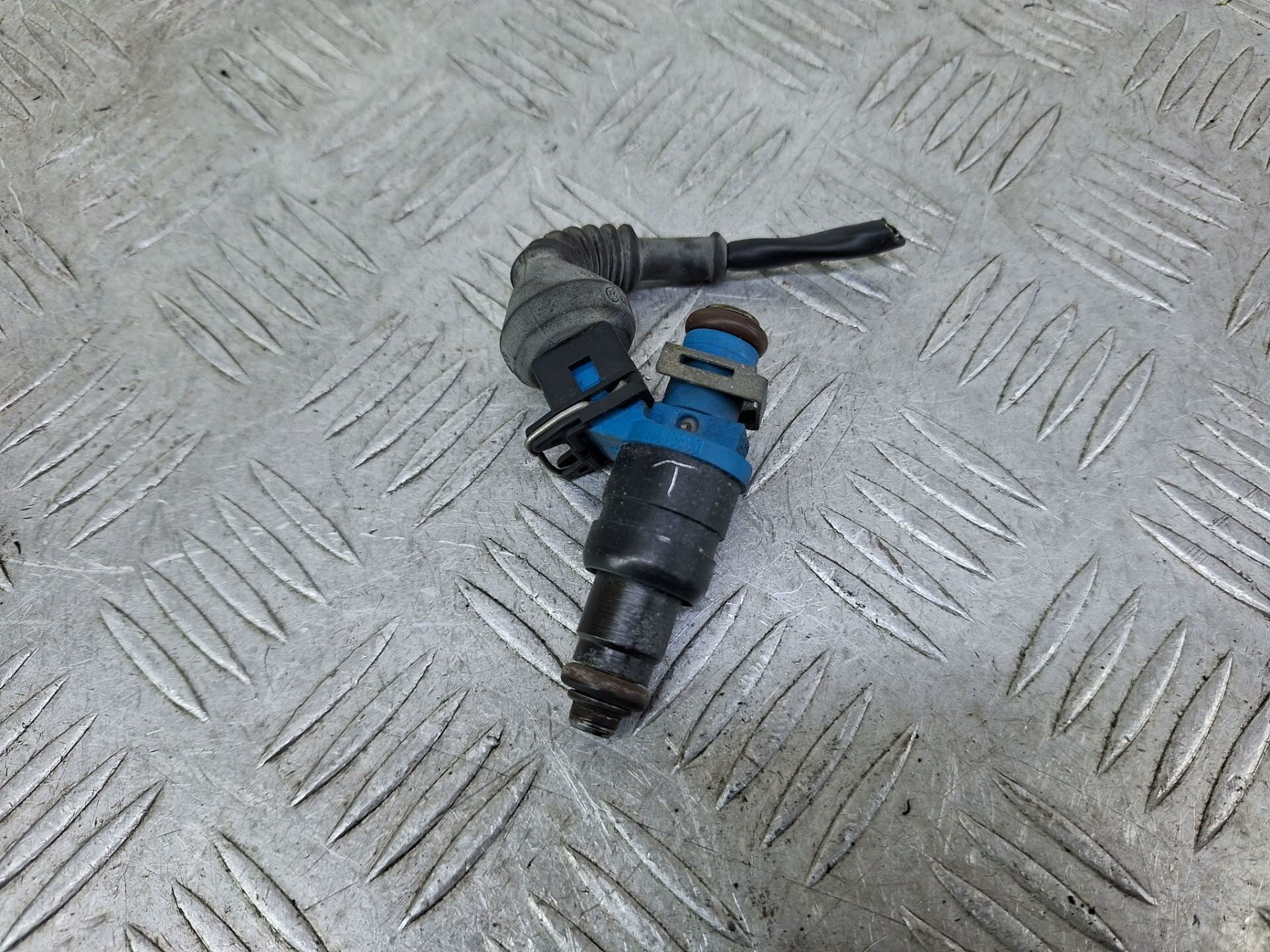 Форсунка топливная Audi A4 B5 1997 06B133551